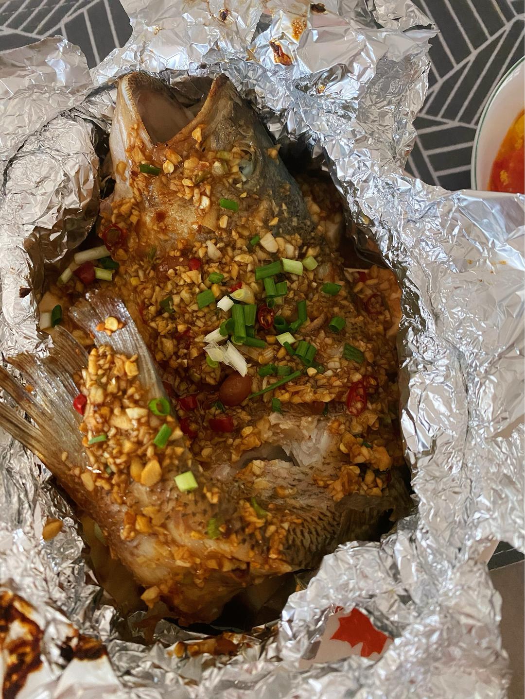 【锡纸鲈鱼的做法步骤图，锡纸鲈鱼怎么做好吃】sunny-xiang_下厨房