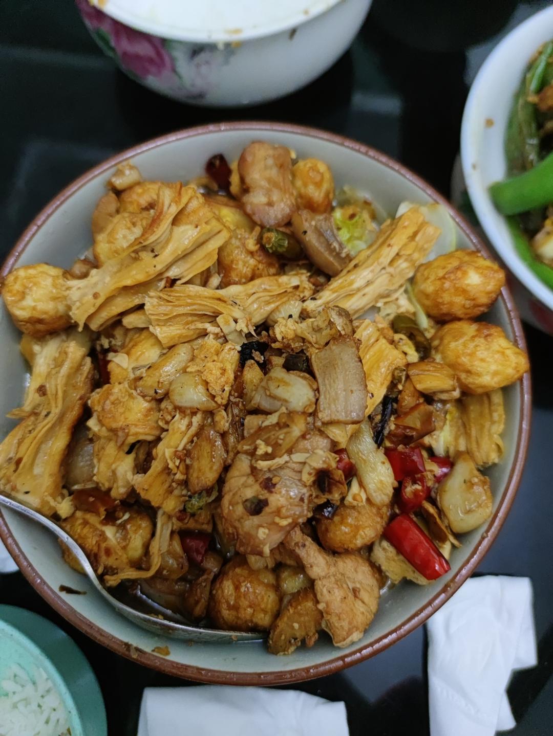 【五花肉腐竹煲的做法步骤图，怎么做好吃】文子_kmdv_下厨房