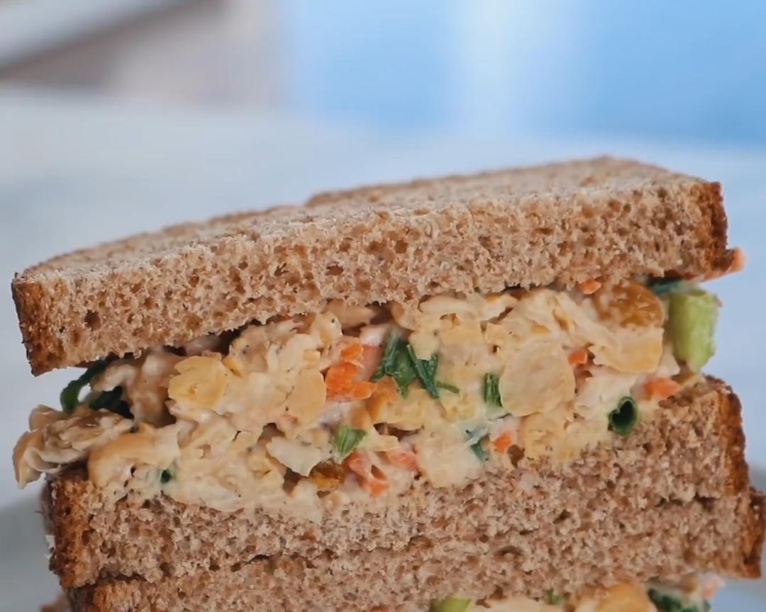 【鹰嘴豆“金枪鱼”三明治的做法步骤图】wtfffffffffffff_下厨房