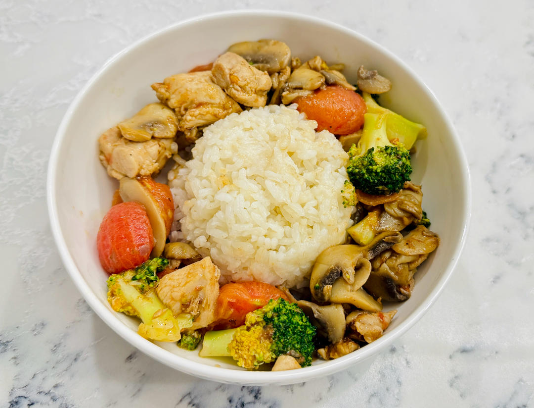 【奶油香草鸡肉饭（加西兰花 & cocktail tomatoes）的做法步骤图】Lusha_Liu_下厨房
