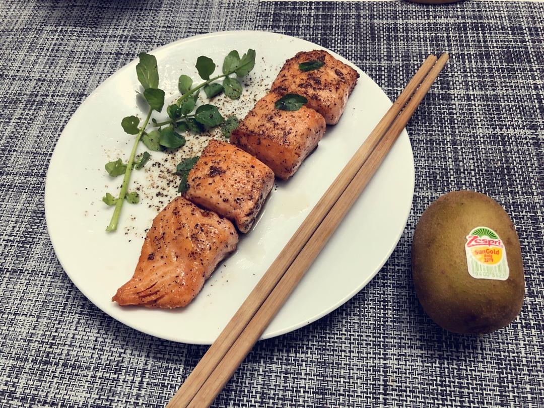 【香煎三文鱼柳图片】Mmmmj_下厨房