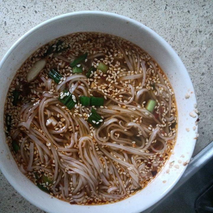 【🔥巨好吃！超简单！酸辣开胃的酸汤米线图片】手机用户3681_kyfv_下厨房