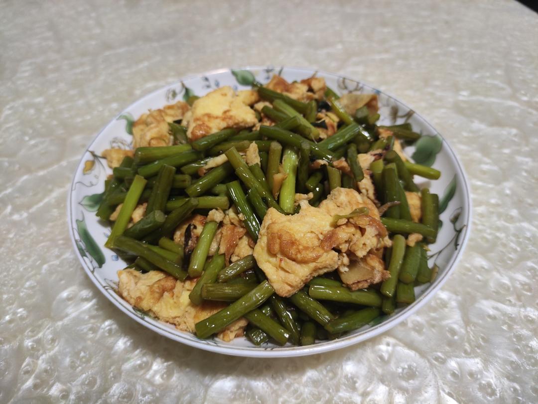 【两分钟做好蒜苔炒鸡蛋图片】Cawer_下厨房