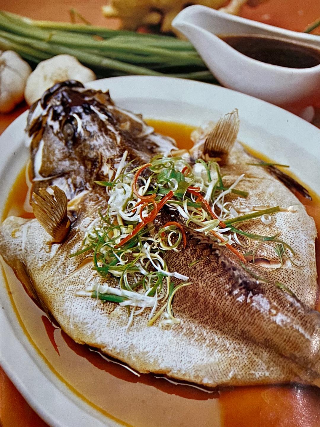 【港式蒸鱼Hong Kong style steamed fish的做法步骤图】厨艺聊得_下厨房