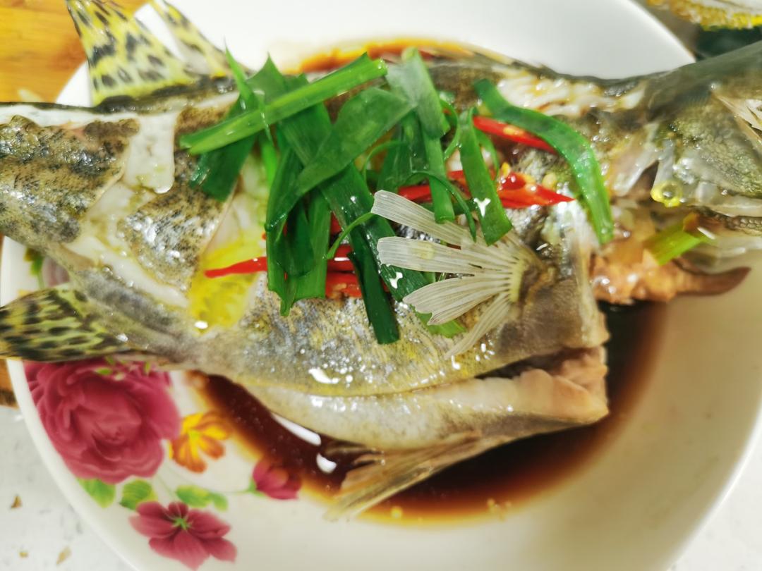 【清蒸桂花鱼-肉肥鲜美的做法步骤图】Loutina_下厨房