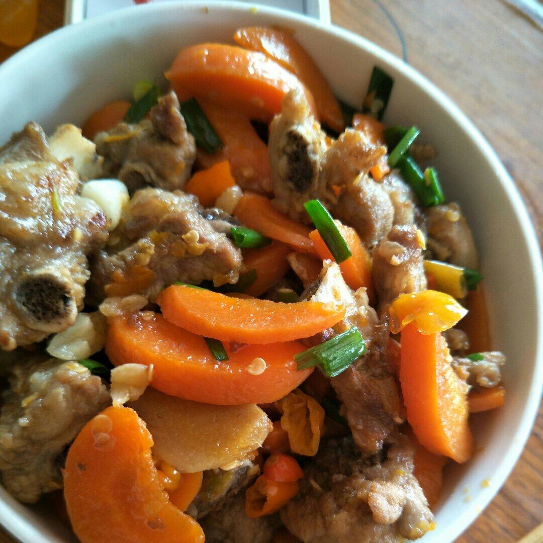 【排骨烧红萝卜的做法步骤图，怎么做好吃】菡旭_akl7_下厨房