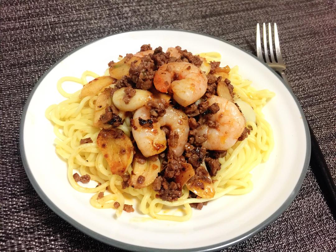 【蒜香肉末大虾意面的做法步骤图，怎么做好吃】ALLOMERE_下厨房